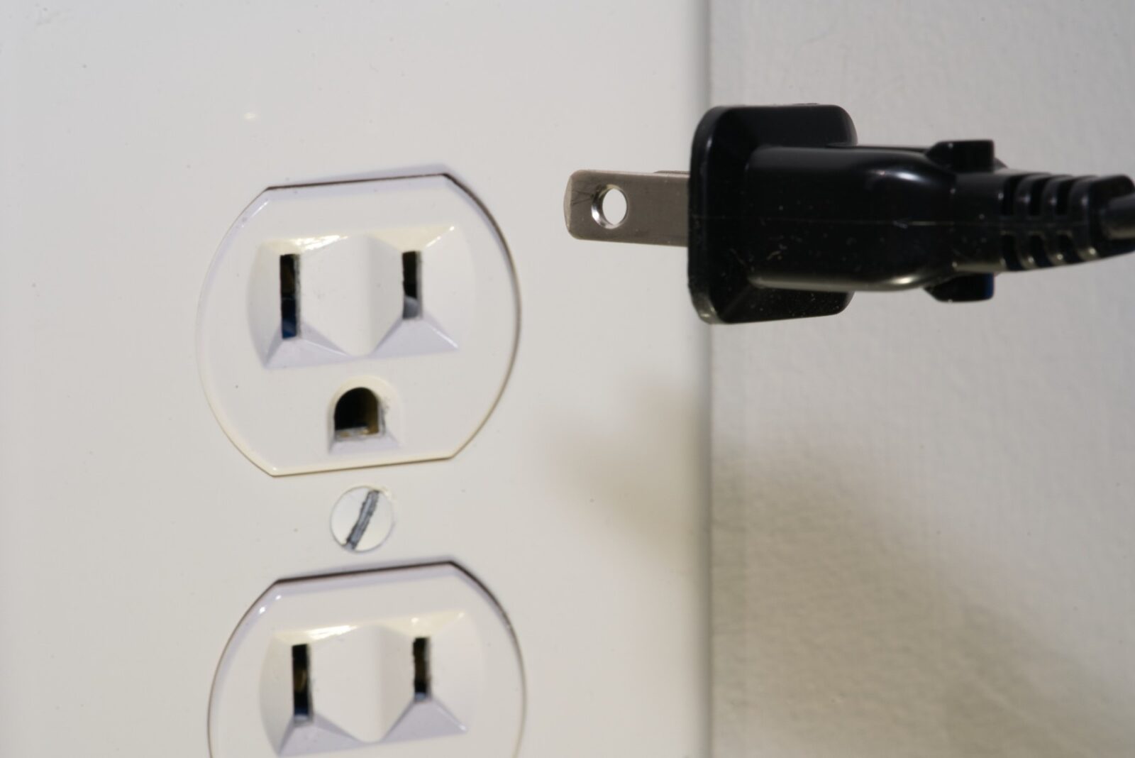 4 Signs You Need To Upgrade Your Electrical Outlets - Inspired Homes